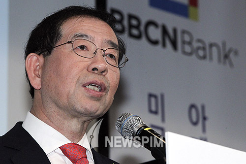 [뉴스핌 포토] 박원순 서울시장 "BBNC Bank 환영합니다"