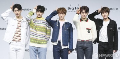 【组图】男团TXT举行Showcase 活力四射狂吸睛